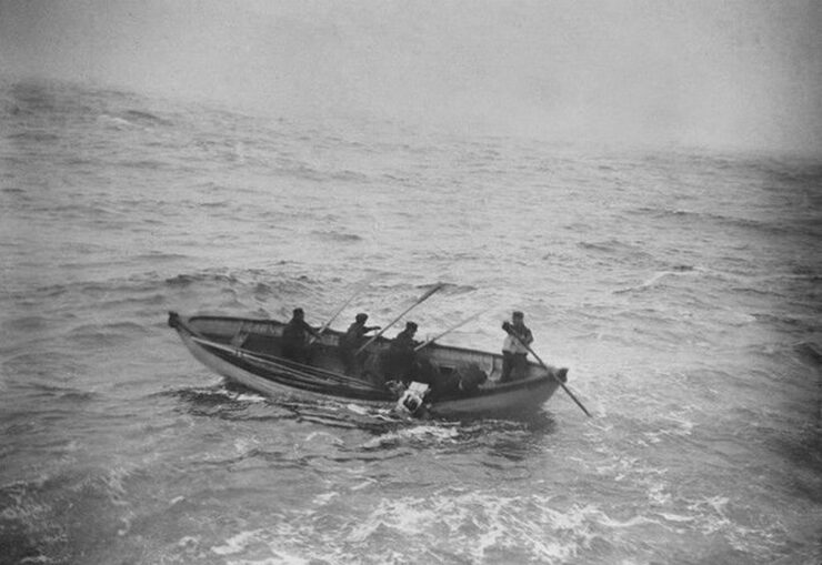 Recovering Titanic's Dead - Titanic-Titanic.com