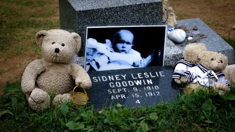The Grave Of The Unknown Child - Titanic-Titanic.com